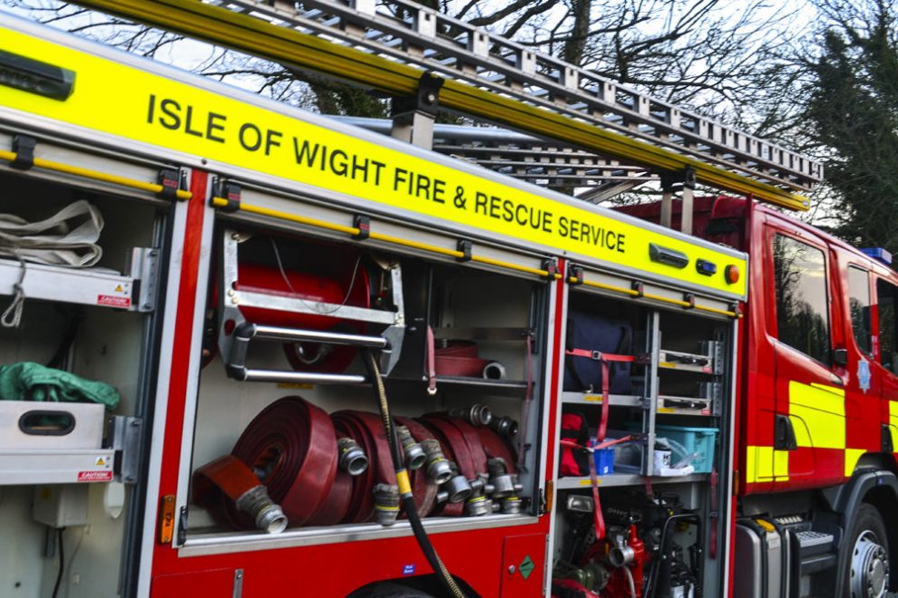 FIREFIGHTERS EXTINGUISH GRASS FIRE IN SANDOWN - Isle of Wight News ...