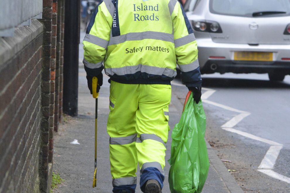 COUNCIL TO TACKLE LITTER PROBLEMS IN TOURIST TOWNS THIS SUMMER - Island ...