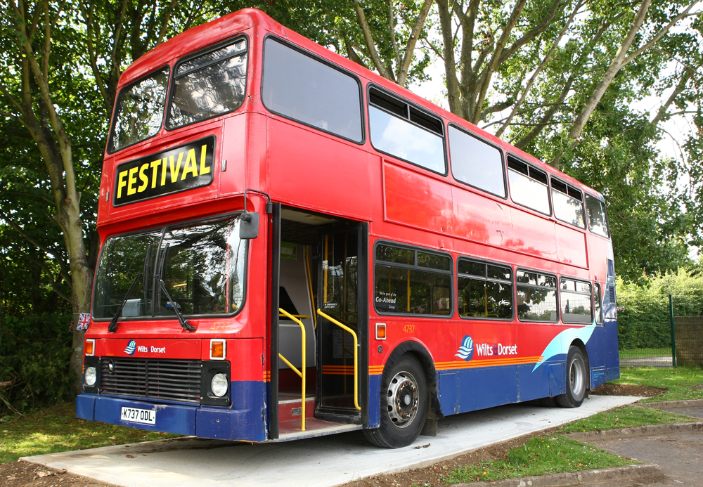 ST HELENS PRIMARY WELCOME NEW LIBRARY BUS - Island Echo - 24hr news, 7 ...