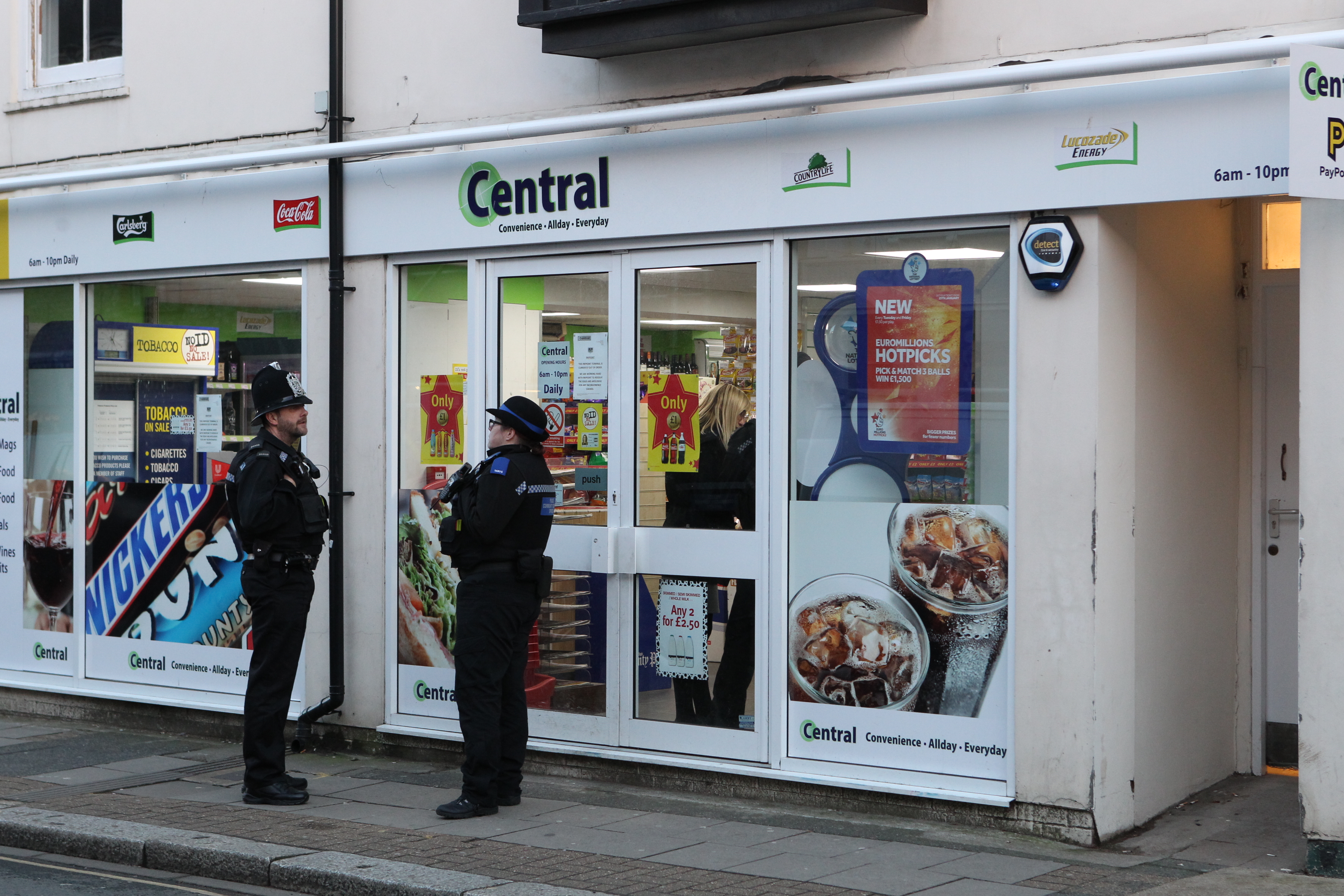 KNIFE ROBBERY AT NEWPORT CONVENIENCE STORE - Island Echo - 24hr news, 7 ...