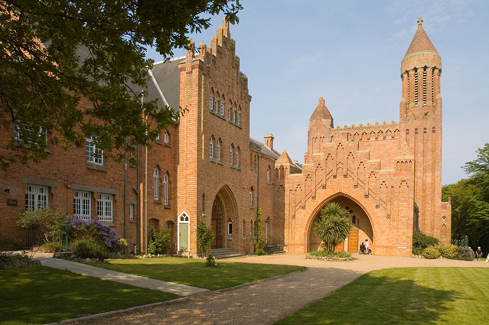 ART OF 2 DIFFERENT KINDS TO BE EXHIBITED AT QUARR ABBEY - Island Echo ...
