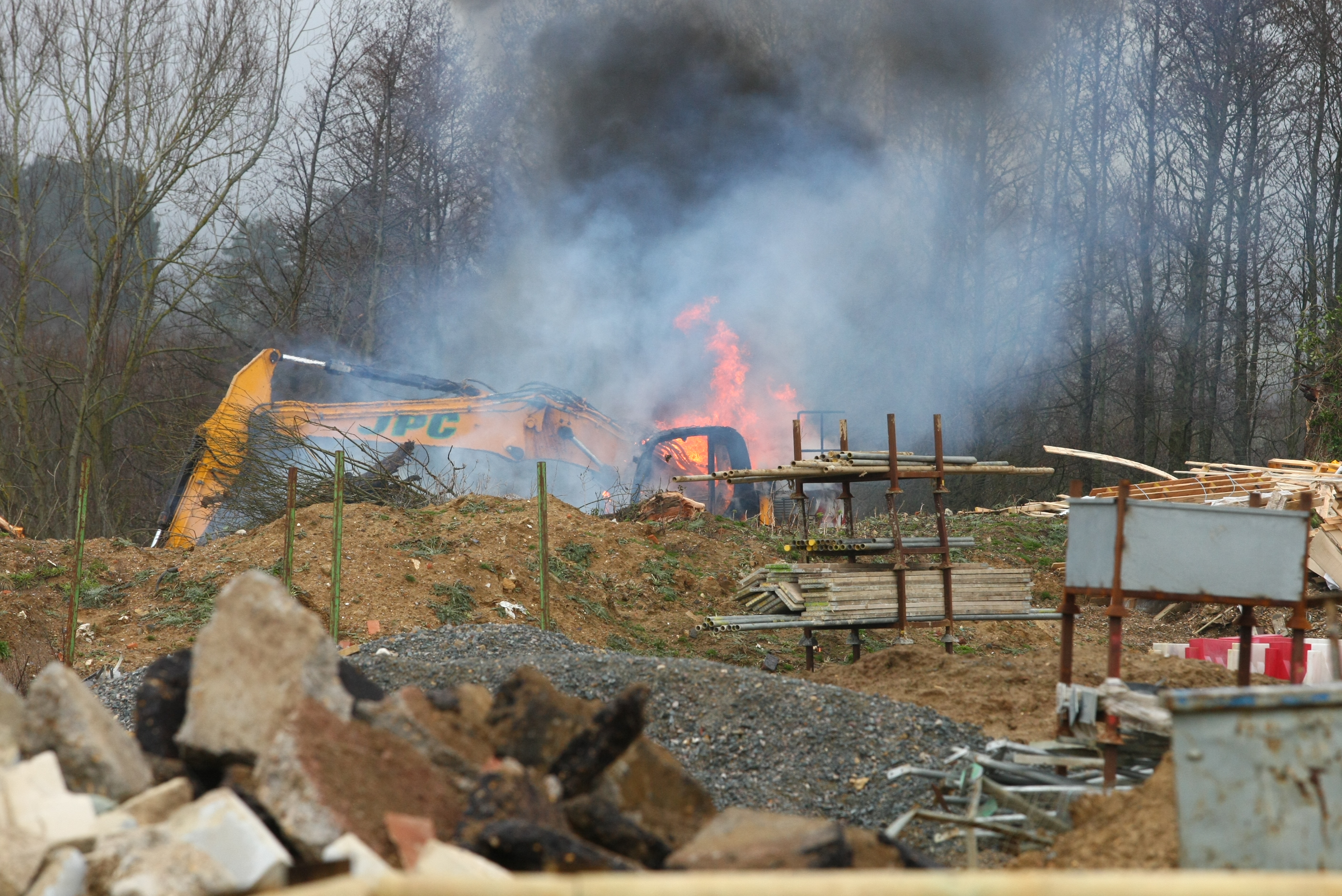 DIGGER BLAZE AT MERRIE FARM PARK IN LAKE - Isle of Wight News - Island Echo