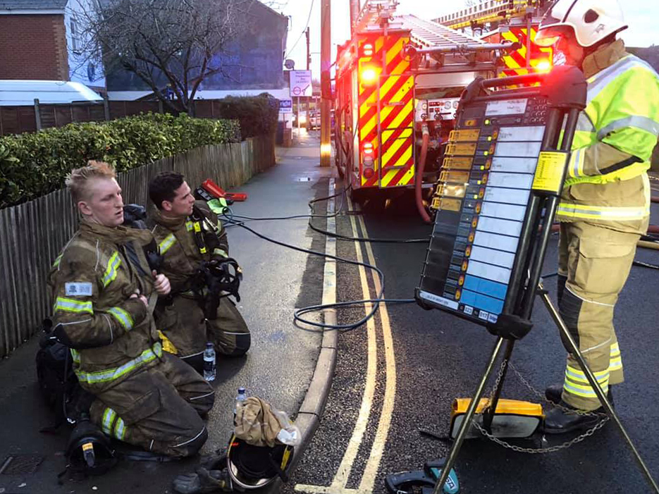EARLY MORNING FIRE BREAKS OUT IN FRESHWATER FLAT - Island Echo - 24hr ...