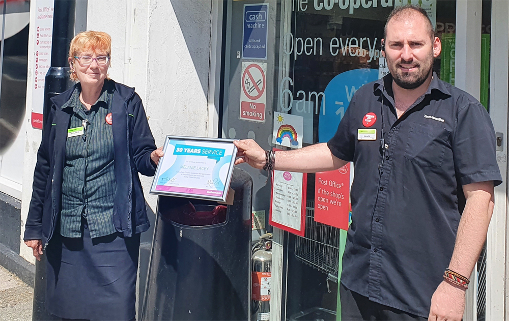 30 YEARS ANNIVERSARY FOR CARISBROOKE CO-OPERATIVE'S MEL LACEY - Island ...