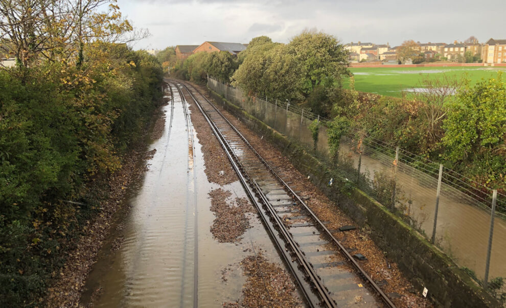 FLOODING ON THE TRACKS AT RYDE STOPS TRAINS - Island Echo - 24hr news ...