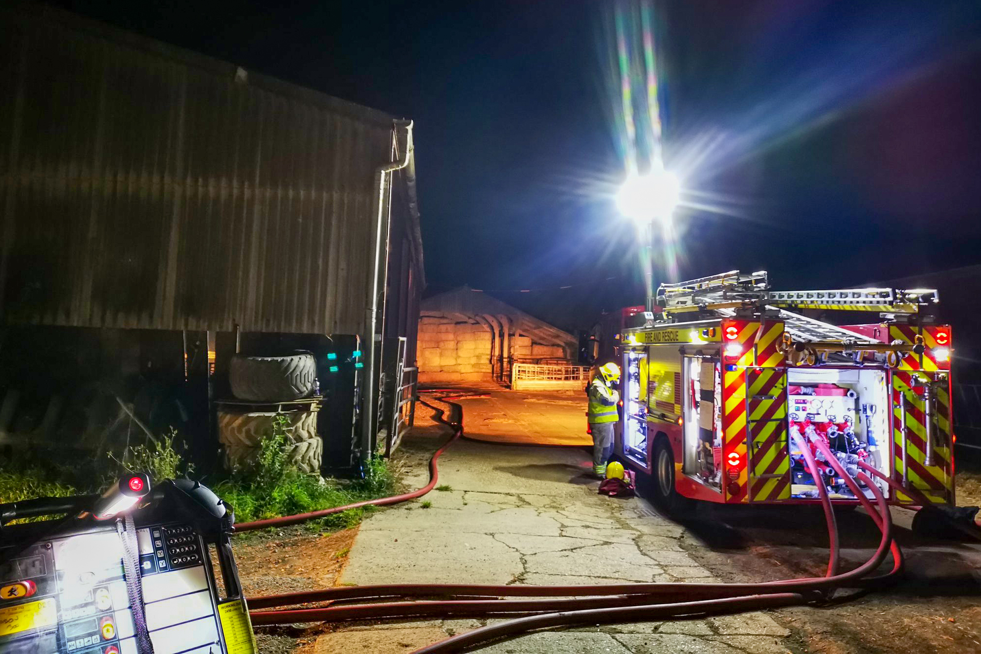 FIRE CREWS RETURN TO SCENE OF ASHEY BARN FIRE - Isle of Wight News ...