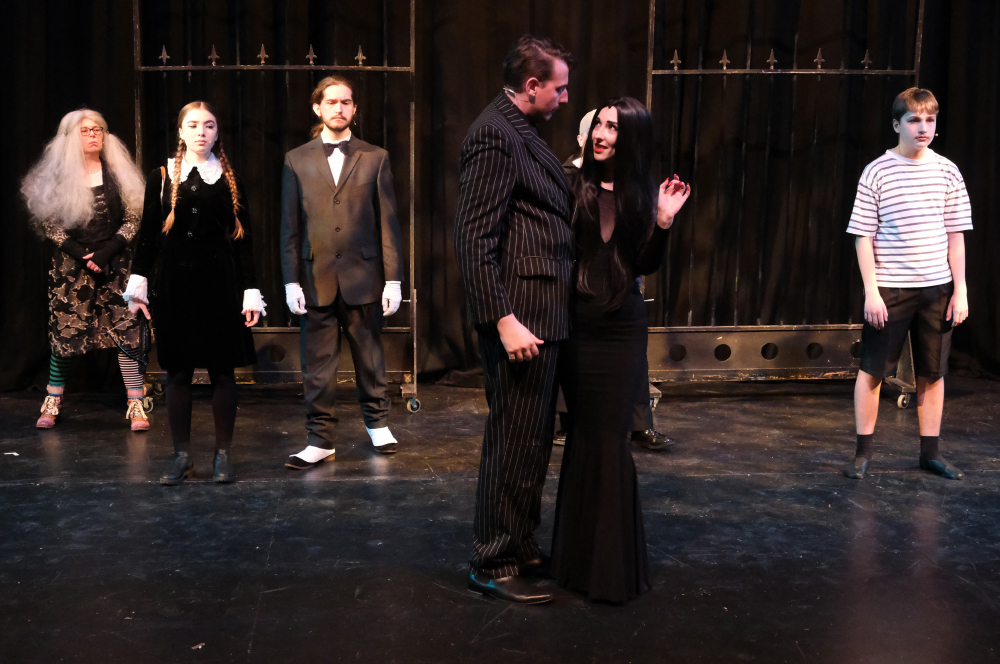 STRONG CAST PUT ON HILARIOUS MUSICAL 'THE ADDAMS FAMILY' AT MEDINA ...