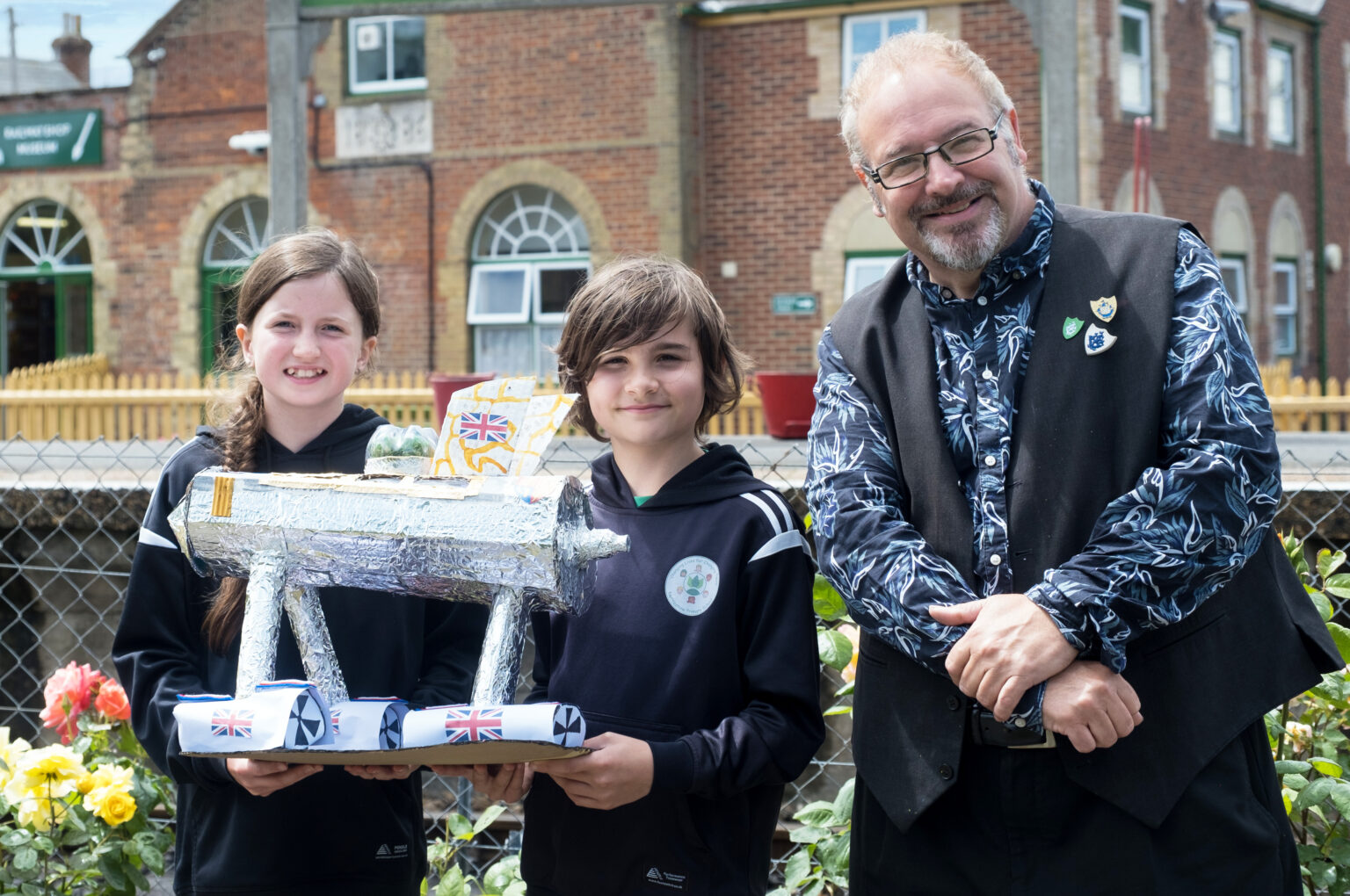 NETTLESTONE PUPILS ENJOY DAY OUT FOLLOWING JUBILEE ART COMPETITION ...