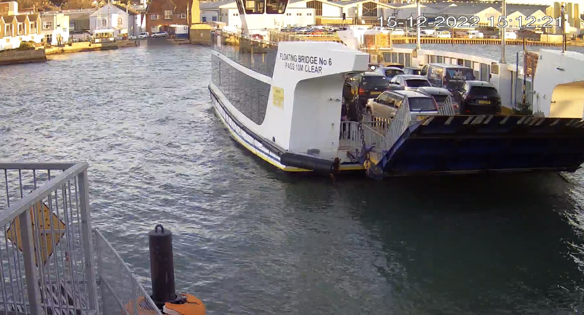 FLOATING BRIDGE STUCK IN THE MIDDLE OF THE WATER AFTER POWER CUTS OUT ...