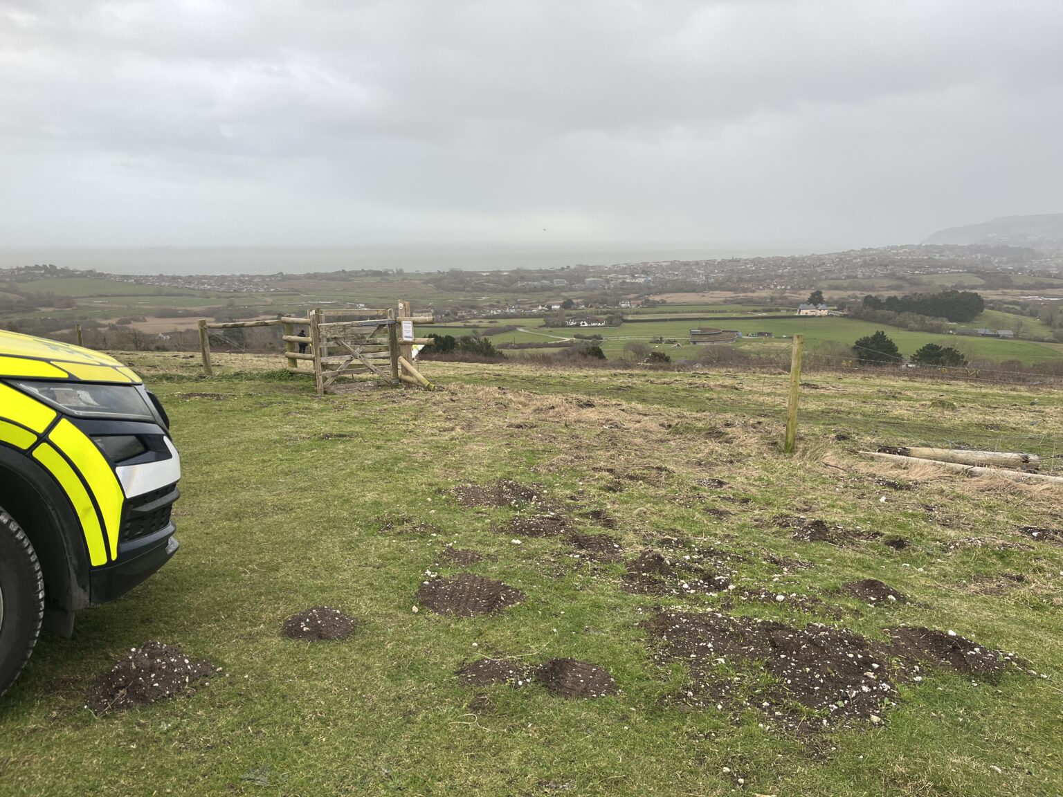 VW GOLF CRASHES THROUGH FENCE AND CAREERS DOWN THE SIDE OF BRADING ...
