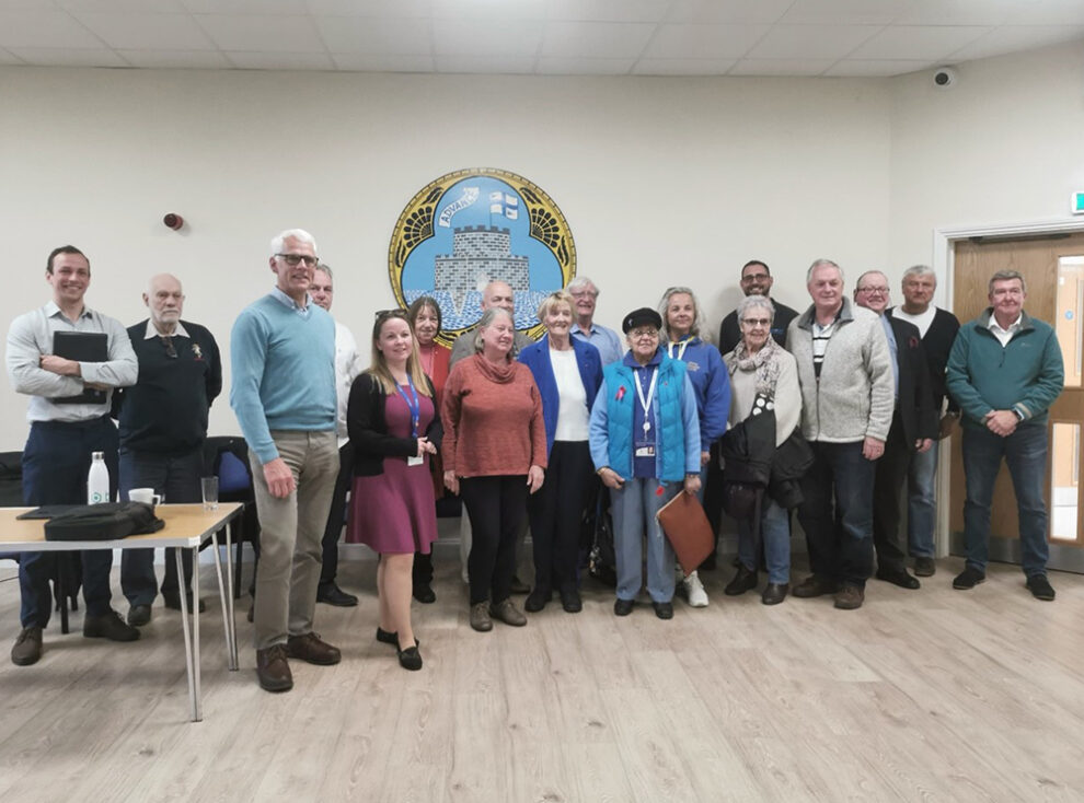 PARISH COUNCILS OF SANDOWN SHANKLIN AND LAKE MEET TO DISCUSS BAY PLACE ...