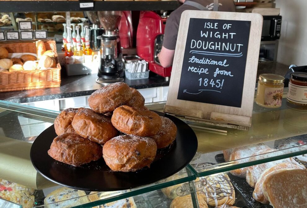 ISLE OF WIGHT FOOD AND DRINK: FROM COTTAGE COOKING TO CAKES FIT FOR ...