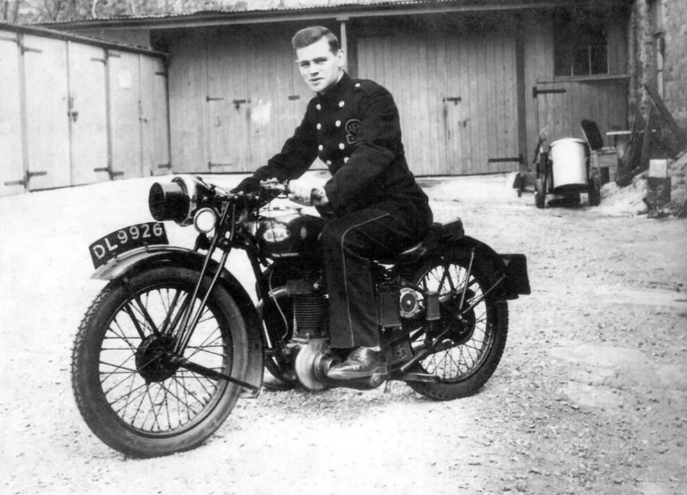 FIREMEN COLIN WEEKS AND HERBERT DEWEY WERE KILLED IN THE COWES BLITZ ...