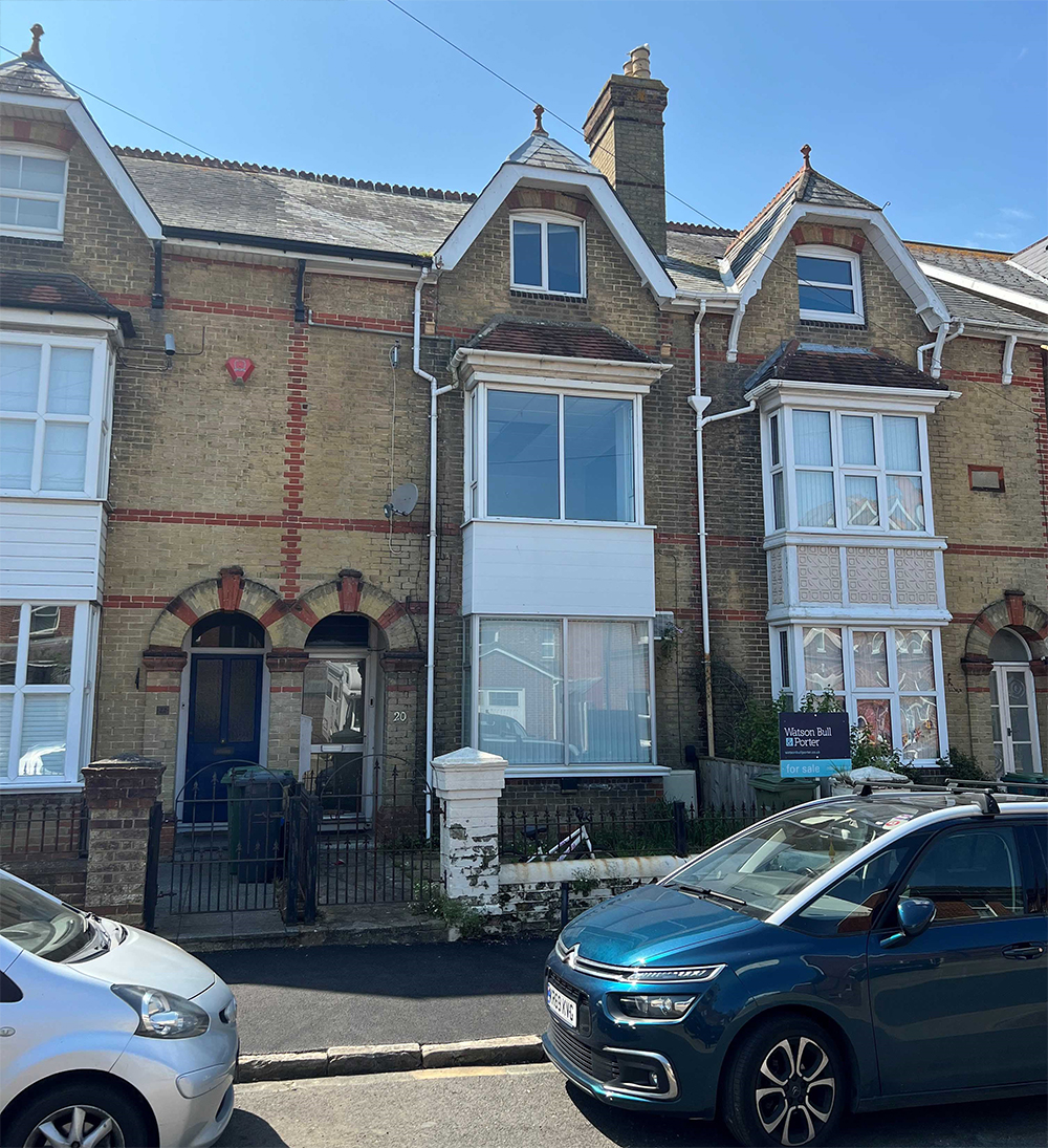 KINGS HOUSE IN SANDOWN AMONG LOTS SET TO GO UNDER THE HAMMER IN ...