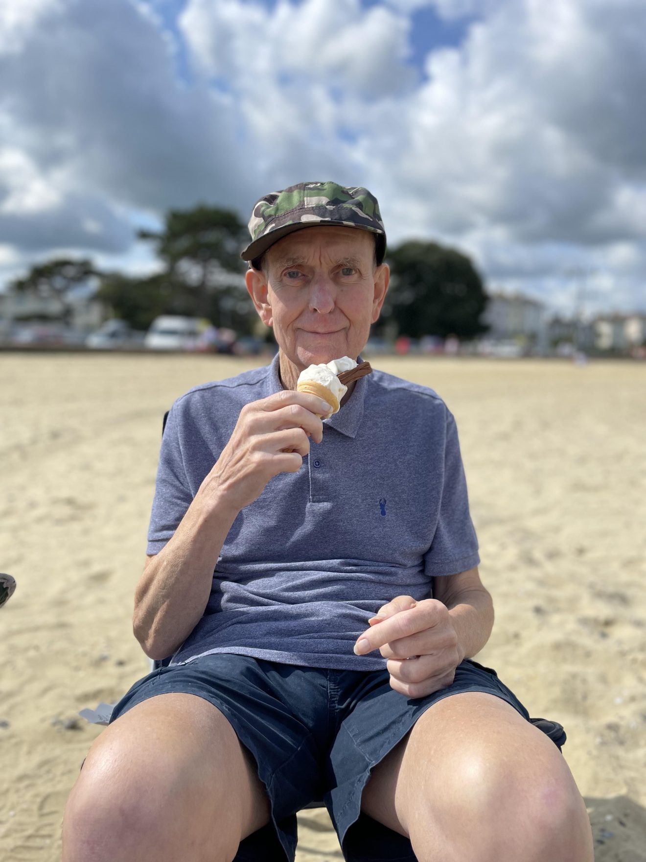 NURSING HOME RESIDENTS ENJOY A TRIP TO THE BEACH - Isle of Wight News ...