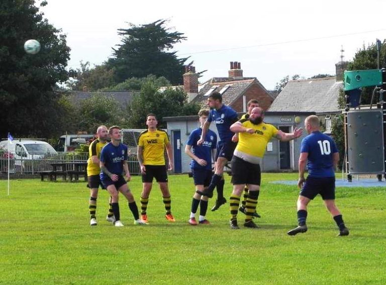 FLYING START FOR COMBINATION 2 FOOTBALL SIDE BEMBRIDGE 'A' SCORING 44 ...