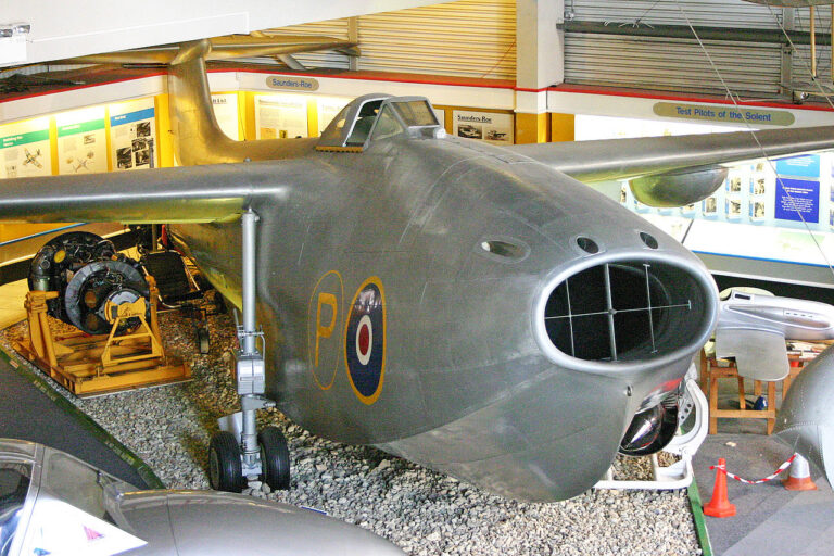 SAUNDERS ROE'S FUTURISTIC BUT FAR-FETCHED AIRCRAFT PROTOTYPES AND ...