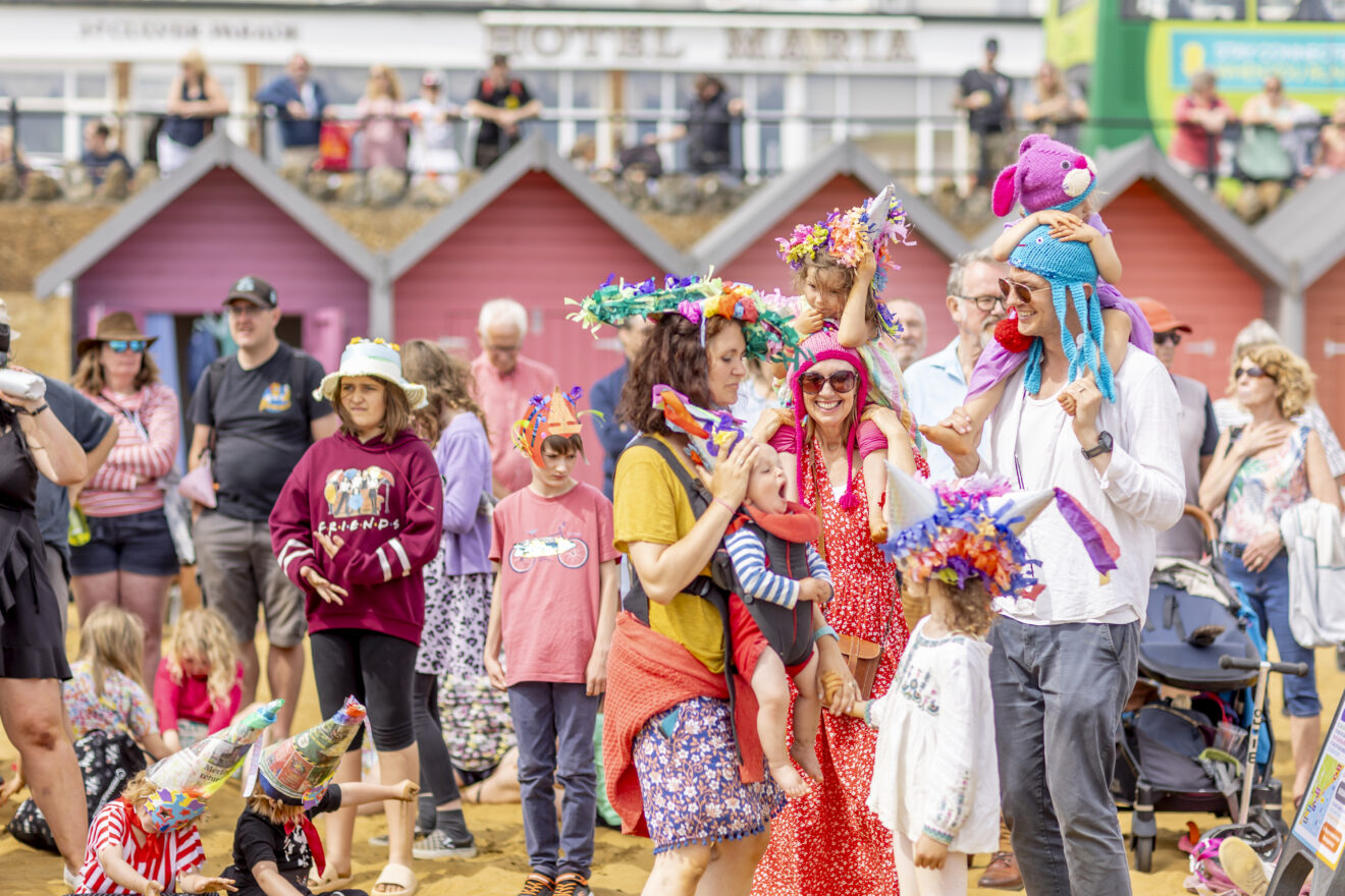 CELEBRITY DESIGNER DAVID SHILLING BACKS SANDOWN'S HAT REVIVAL - Island ...