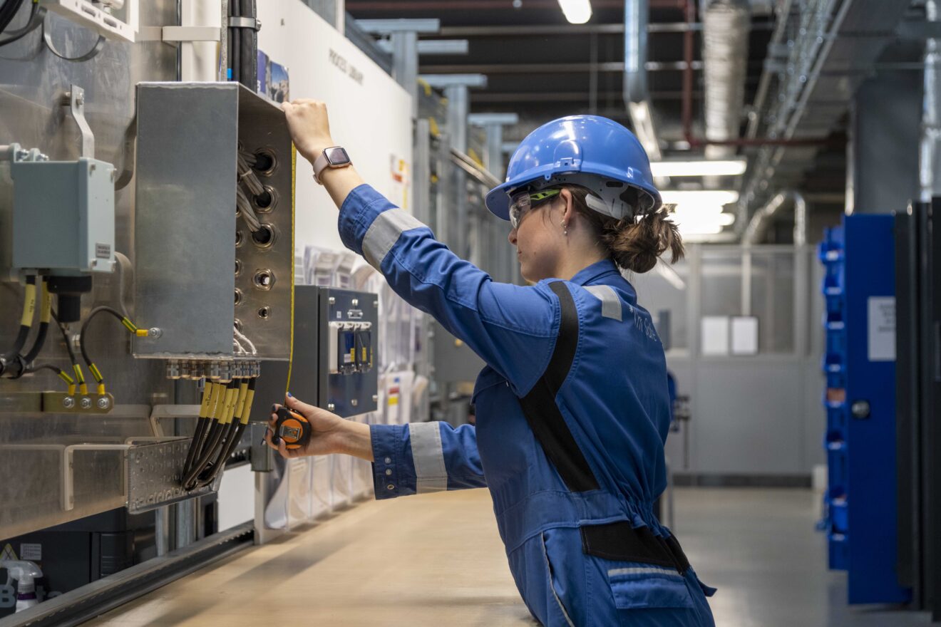 APPRENTICESHIP AND GRADUATE JOBS ON OFFER AT BAE IN COWES AFTER ...