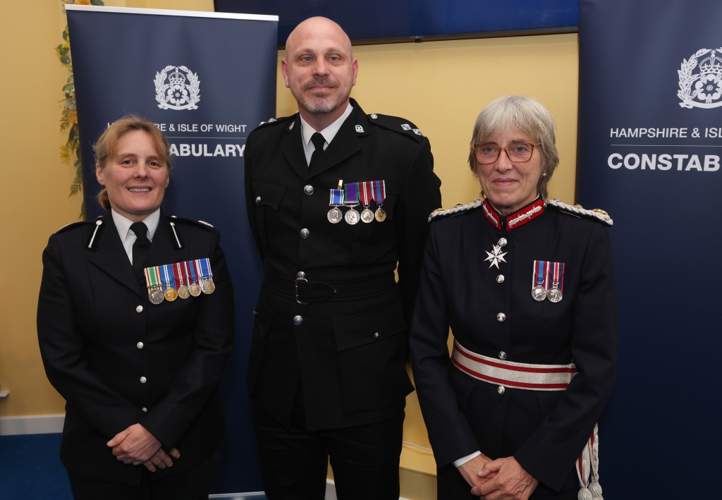 POLICE OFFICER WHO SUPPORTED KNIFE VICTIM AMONG THOSE RECOGNISED AT ...