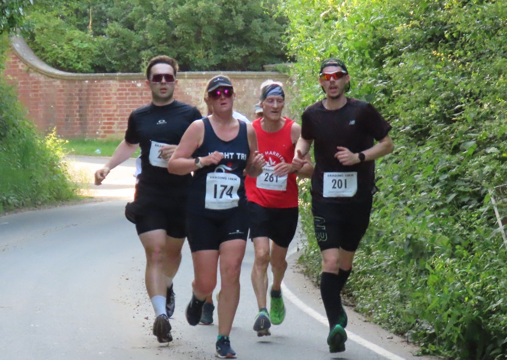 CHRIS NEWHHAM LEADS 136 ATHLETES OVER LINE IN BRADING 10K ROAD RACE ...