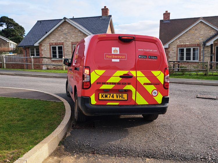 DID ROYAL MAIL - OR POST BRENHINOL - DELIVER THEIR OWN VAN TO THE WRONG ...