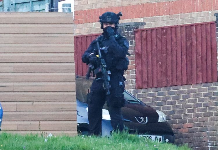 ‘MAN WITH SWORD’ SEES ARMED POLICE SWARM STREET IN RYDE - Isle of Wight ...
