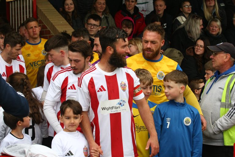 PORT AND VICS FIRE BLANKS IN SOGGY ISLE OF WIGHT DERBY STALEMATE - Isle ...