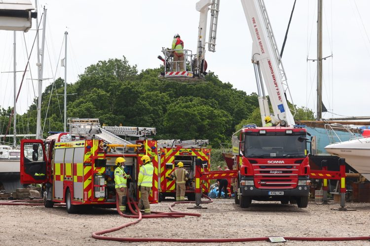 FIRE BREAKS OUT WITHIN WRECK OF HISTORIC PS RYDE QUEEN - Isle of Wight ...