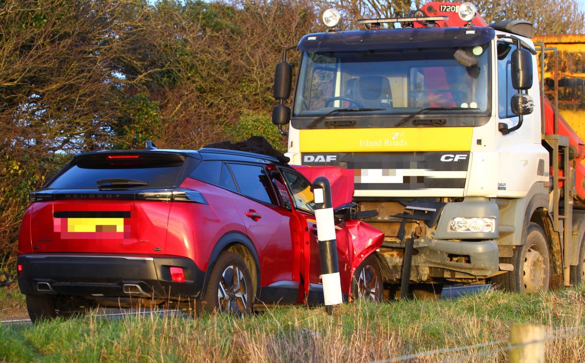 SERIOUS CRASH BETWEEN LORRY AND CAR CLOSES BRADING DOWN ROAD - Isle of ...