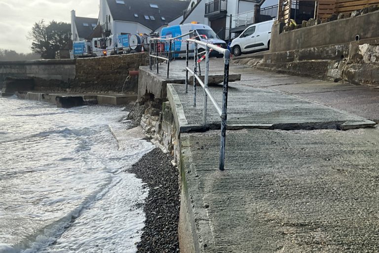 COASTAL BATTERING IN STORMY WEATHER SEES SEAVIEW SLIPWAY CLOSED - Isle ...