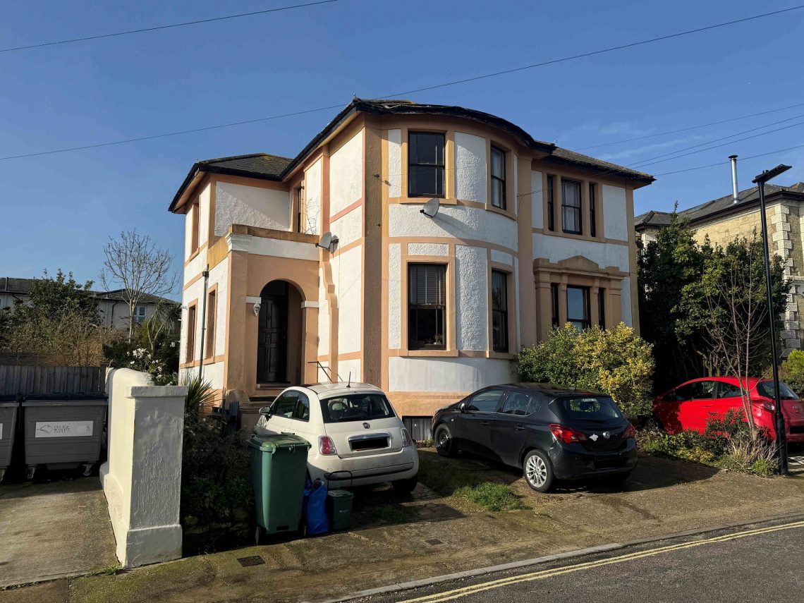 STRONG DEMAND SEES ISLE OF WIGHT PROPERTIES SMASH GUIDE PRICES AT ...
