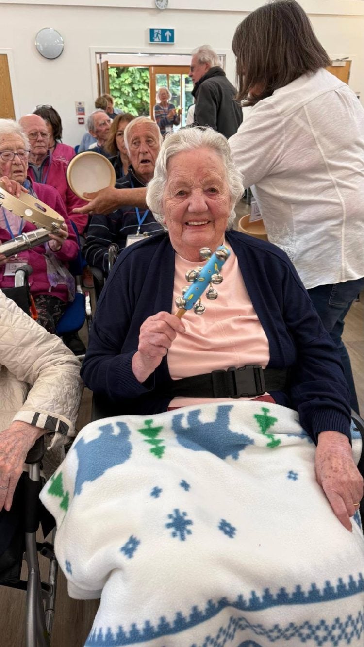 INGLEFIELD CARE HOME RESIDENTS TAKE A TRIP TO LOCAL WEST WIGHT DEMENTIA ...